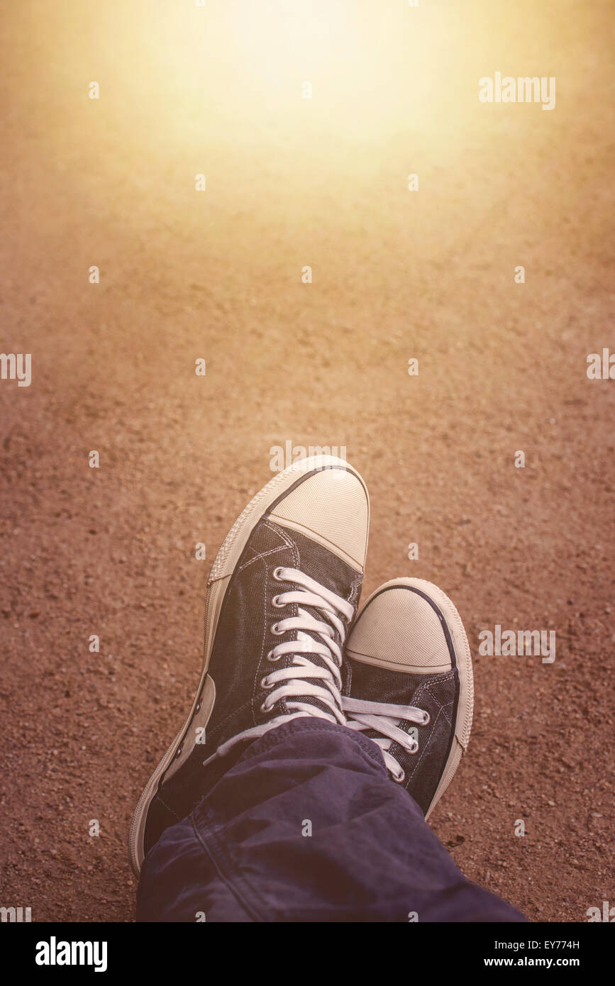 Gambe accavallate incrociate immagini e fotografie stock ad alta risoluzione - Alamy