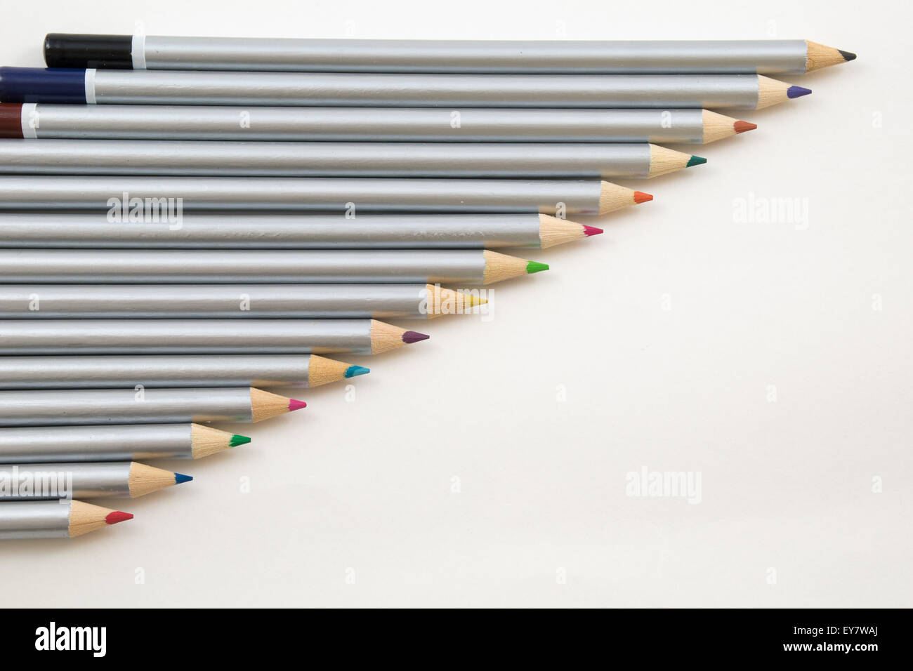 Una linea di matite immagini e fotografie stock ad alta risoluzione - Alamy
