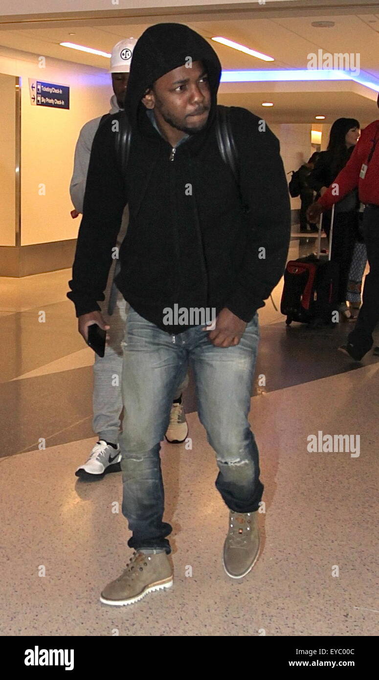 Hip-hop artista Kendrick Lamar lascia l'Aeroporto Internazionale di Los ...