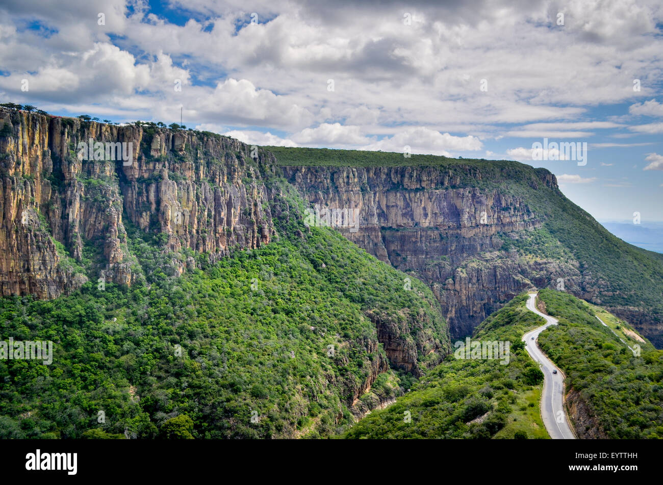 Serra da Leba, una catena montuosa in Angola con le impressionanti Leba ...