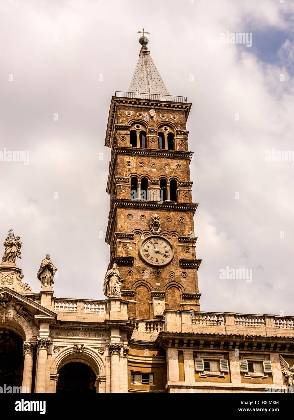 Basilica roma campanile immagini e fotografie stock ad alta risoluzione ...