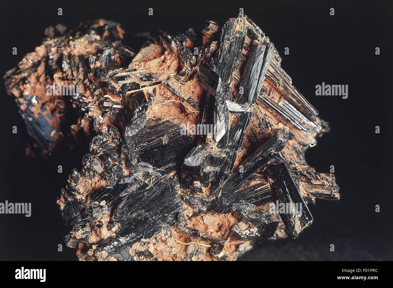 Minerali: silicati - Riebeckite (ferro Sodio idrossido di silicato di ...