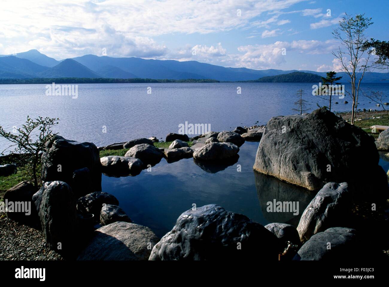 Bagno termale (rotenburo), Kotan primavera calda (Kotan Onsen), il lago ...