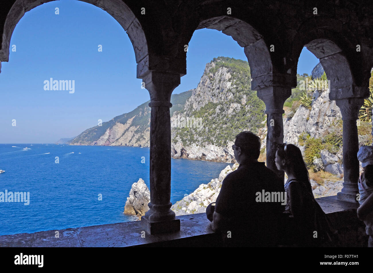 Finestra in pietra sulla costa ligure immagini e fotografie stock ad ...