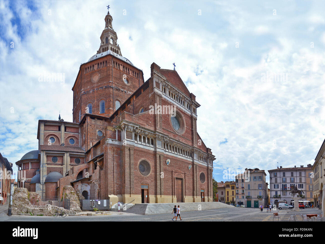 La cattedrale di Pavia (Italiano: Duomo di Pavia) è una chiesa in Pavia ...