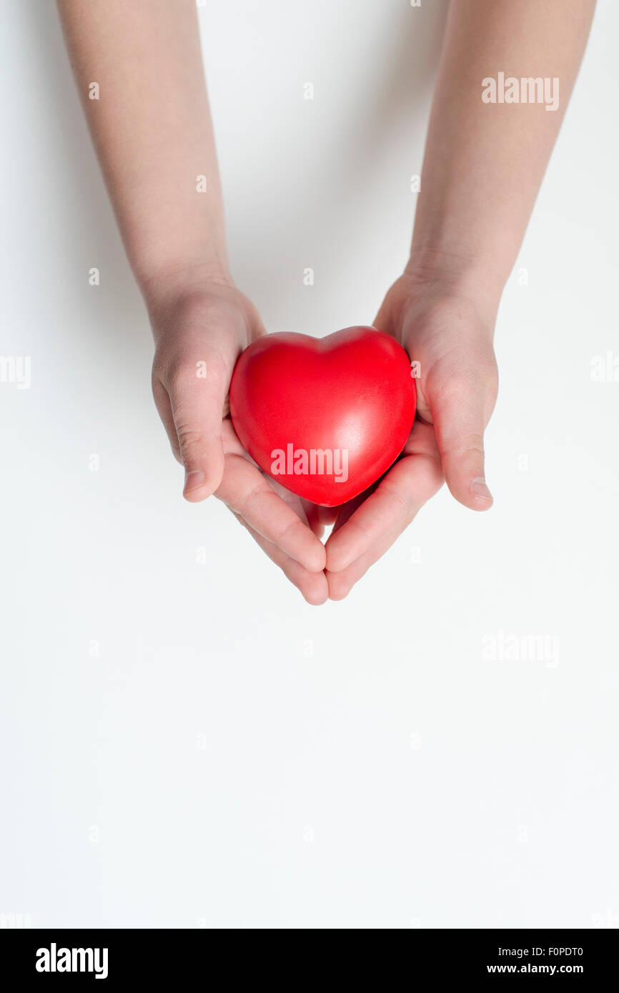 A forma di cuore con le mani immagini e fotografie stock ad alta ...