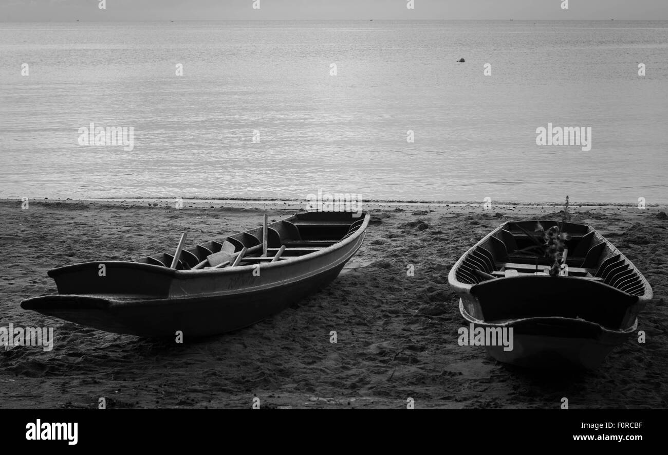Barche sulla spiaggia Foto e Immagini Stock in Bianco e Nero - Alamy