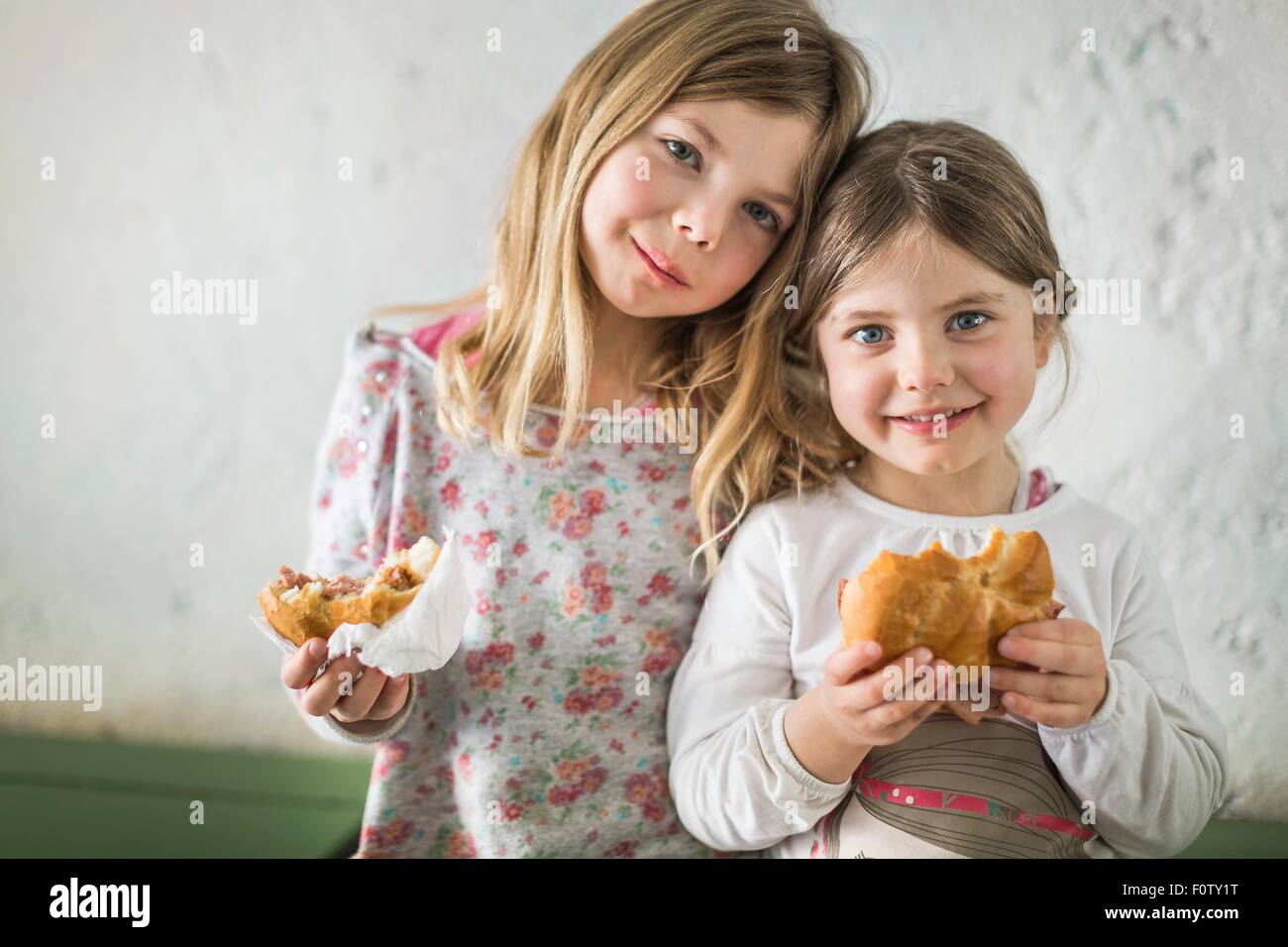 Giovani ragazze immagini e fotografie stock ad alta risoluzione - Alamy