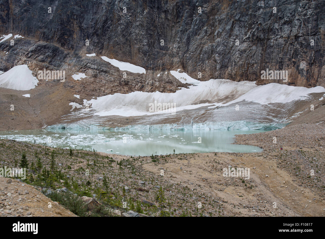 Edith cavell lake immagini e fotografie stock ad alta risoluzione - Alamy