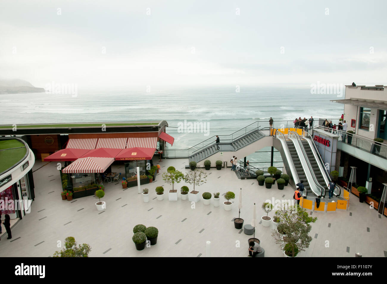 Centro commerciale larcomar immagini e fotografie stock ad alta ...