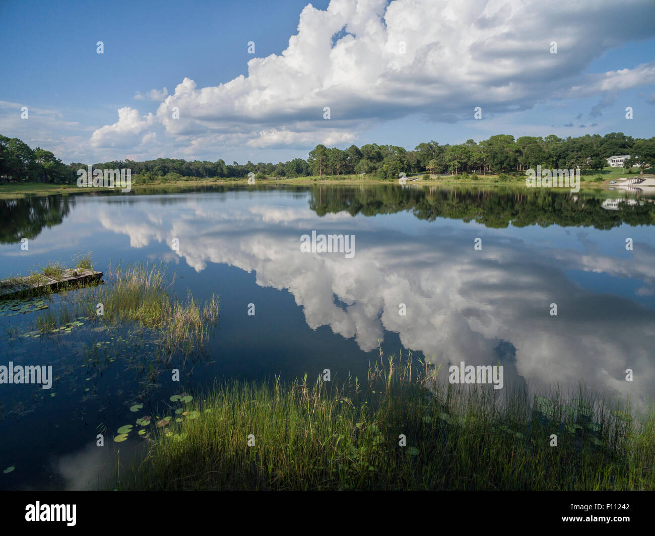 Acqua del lago immagini e fotografie stock ad alta risoluzione - Alamy