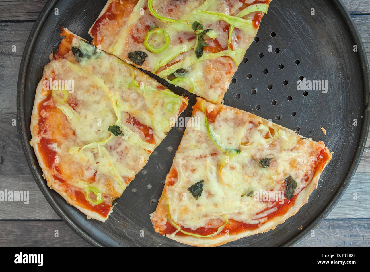 Fetta di pizza immagini e fotografie stock ad alta risoluzione - Alamy