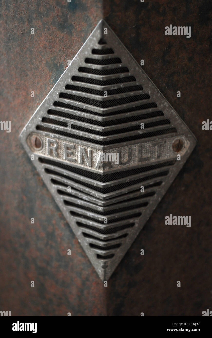 Renault car badge immagini e fotografie stock ad alta risoluzione - Alamy