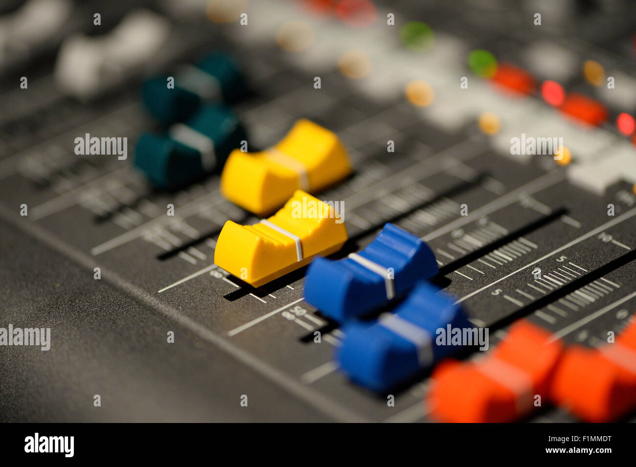 Mixer di input del mixer immagini e fotografie stock ad alta ...