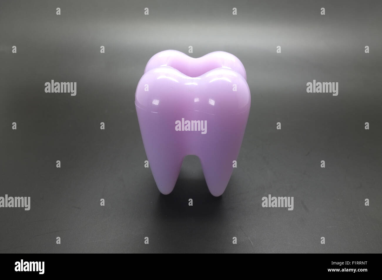 Forma del dente immagini e fotografie stock ad alta risoluzione - Alamy