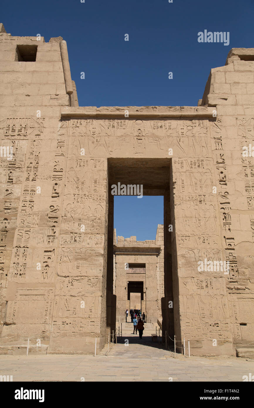 Porta di primo pilone, Medinet Habu (Tempio mortuario di Ramses III ...