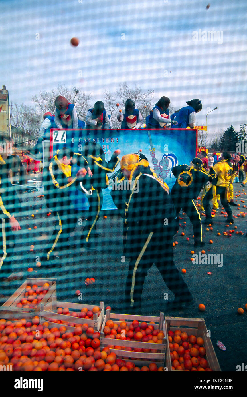 Ivrea carnival immagini e fotografie stock ad alta risoluzione - Alamy