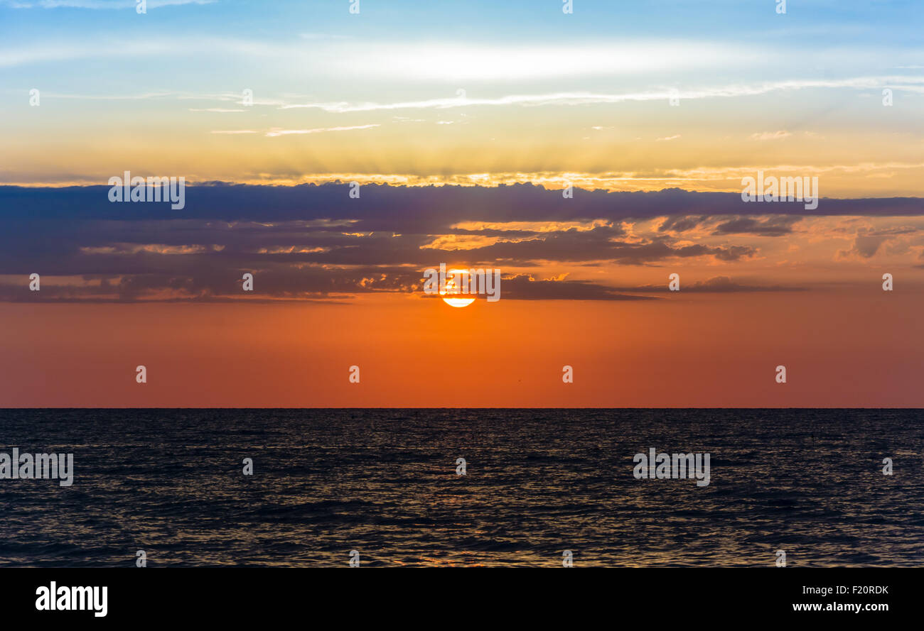 Astratte luce colori cielo sole nuvole immagini e fotografie stock ad ...