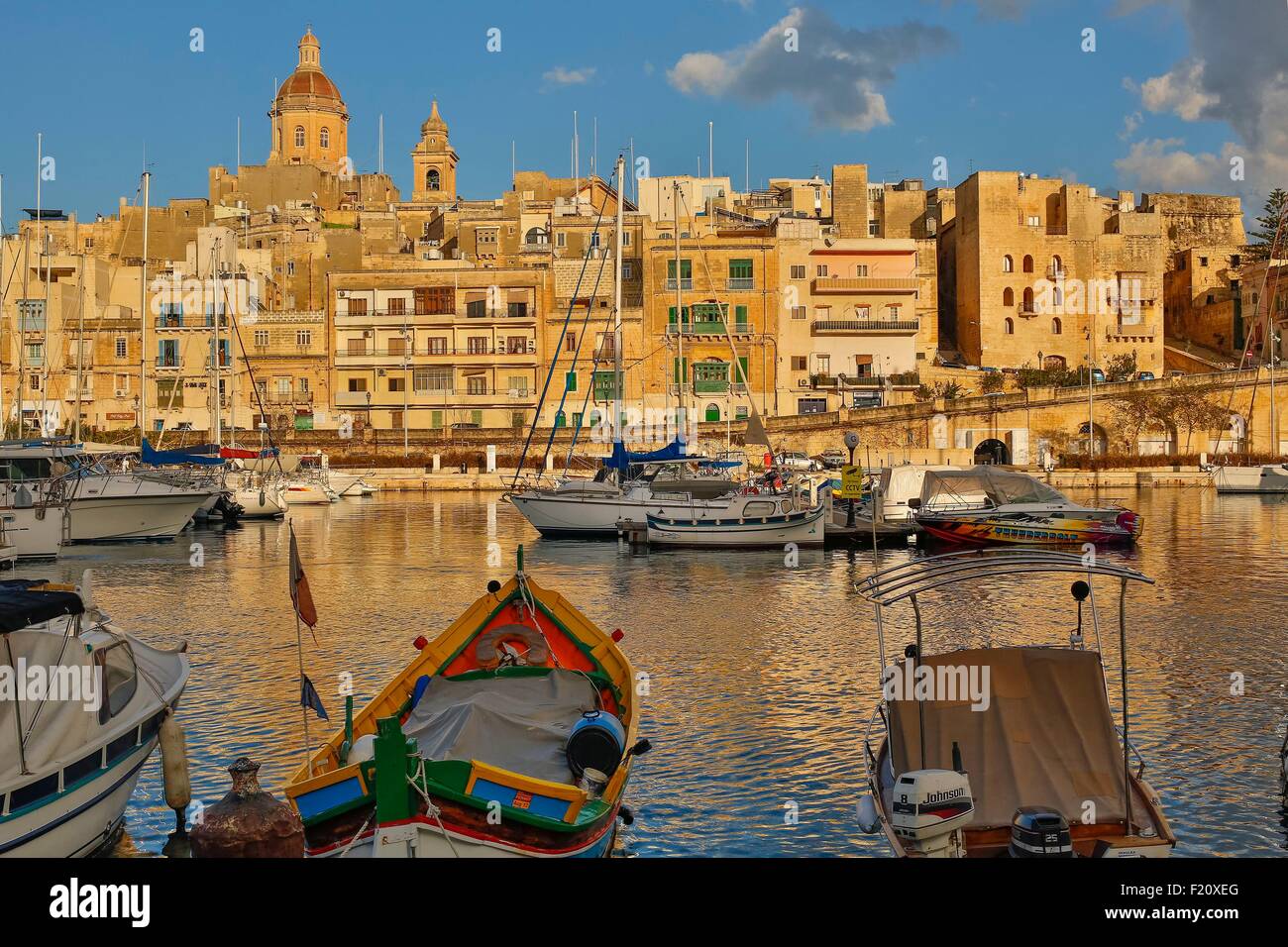 Malta, Birgu, Vittoriosa, vista generale di un porticciolo per yacht e ...