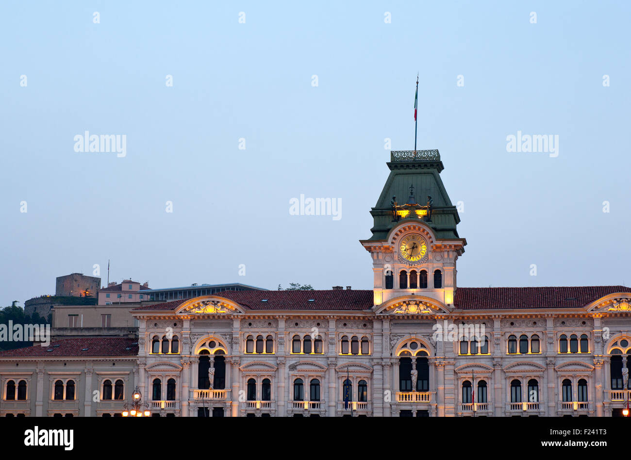 Palazzo comunale trieste immagini e fotografie stock ad alta ...