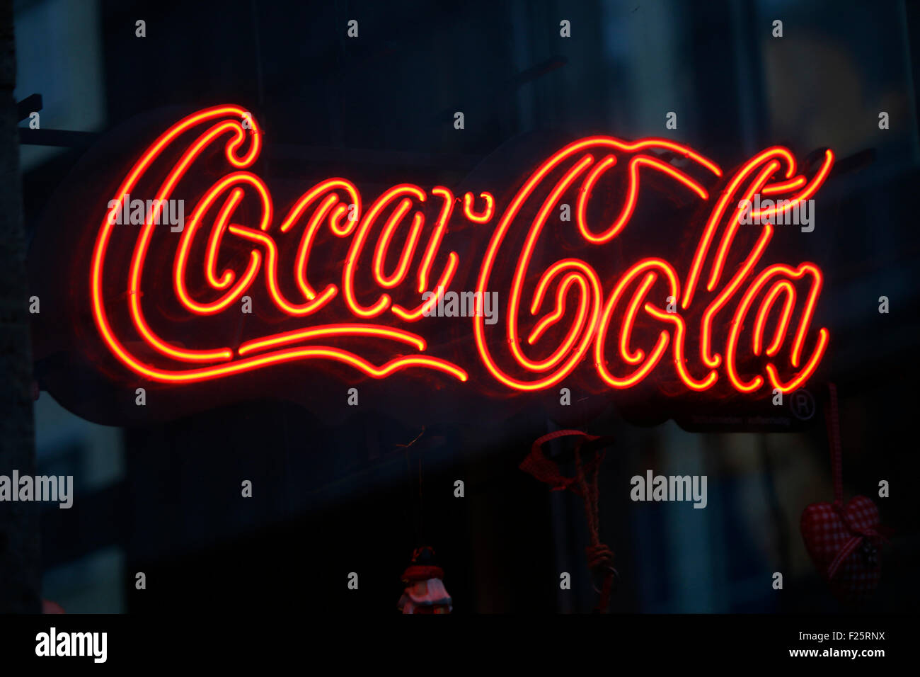 Emblema di coca cola immagini e fotografie stock ad alta risoluzione ...