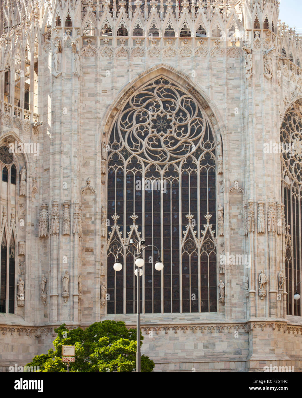 Finestre della cattedrale di milano immagini e fotografie stock ad alta ...