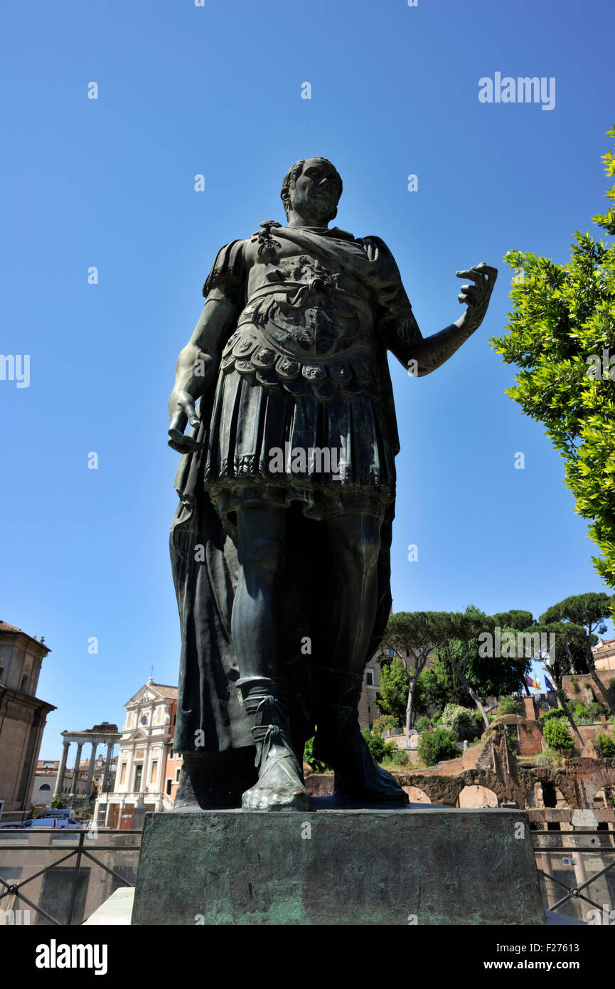 Statua giulio cesare immagini e fotografie stock ad alta risoluzione ...
