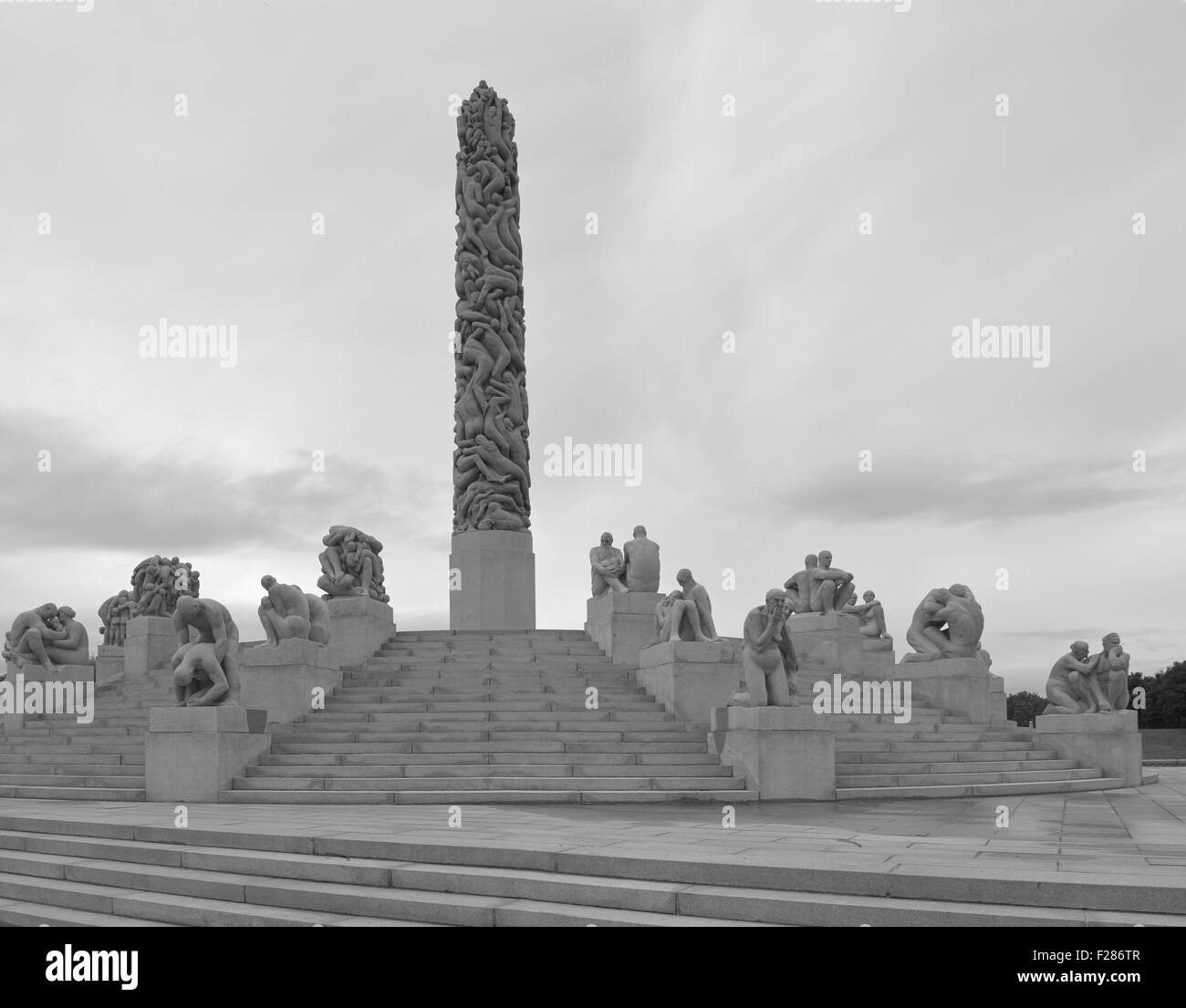 La scultura da Gustav Vigeland raffigurante l uomo e il ciclo di vita ...