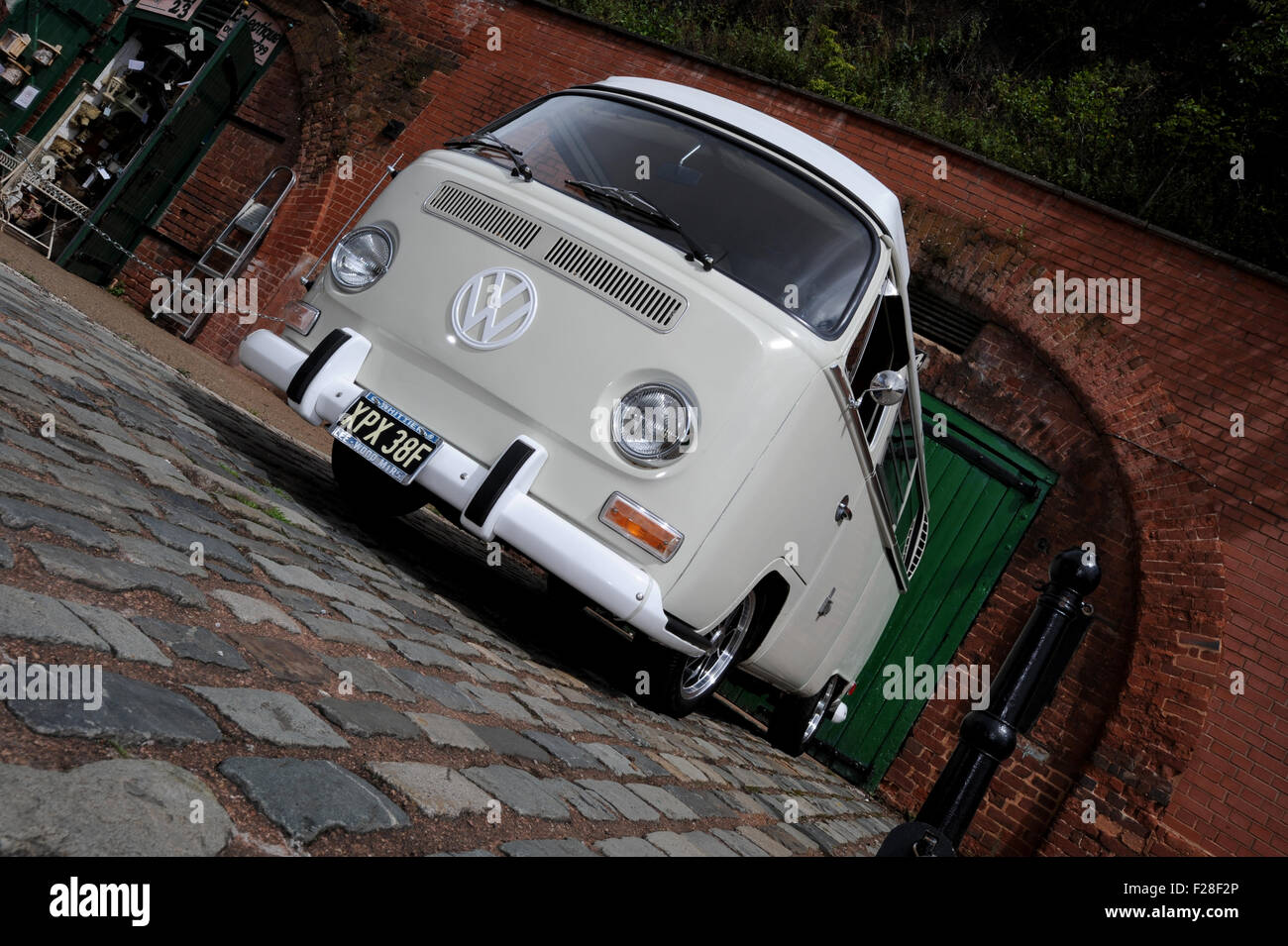 Vw t2 baywindow immagini e fotografie stock ad alta risoluzione - Alamy