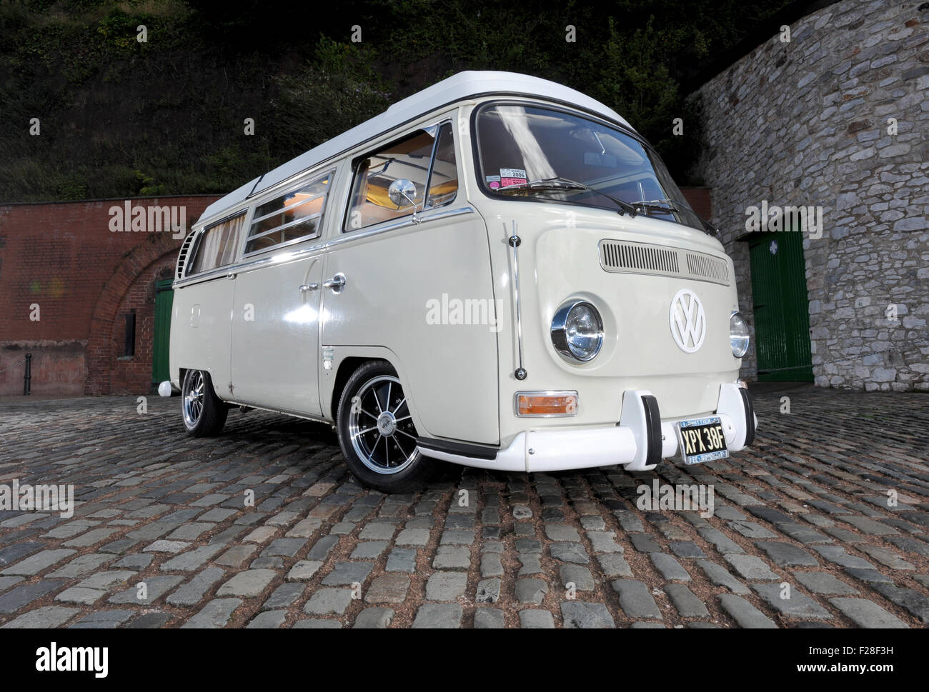 Vw t2 baywindow immagini e fotografie stock ad alta risoluzione - Alamy