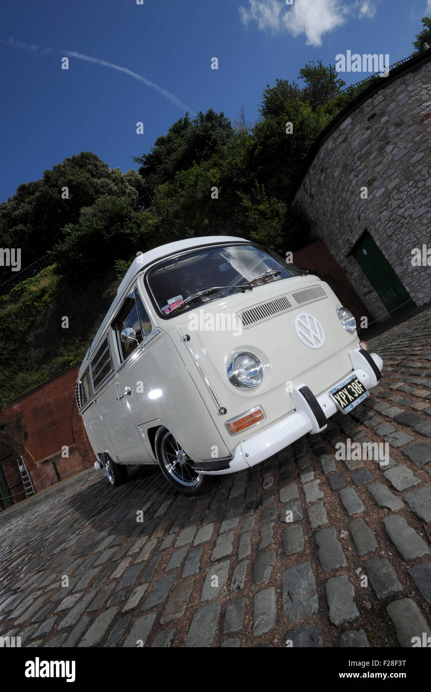 Vw t2 baywindow immagini e fotografie stock ad alta risoluzione - Alamy