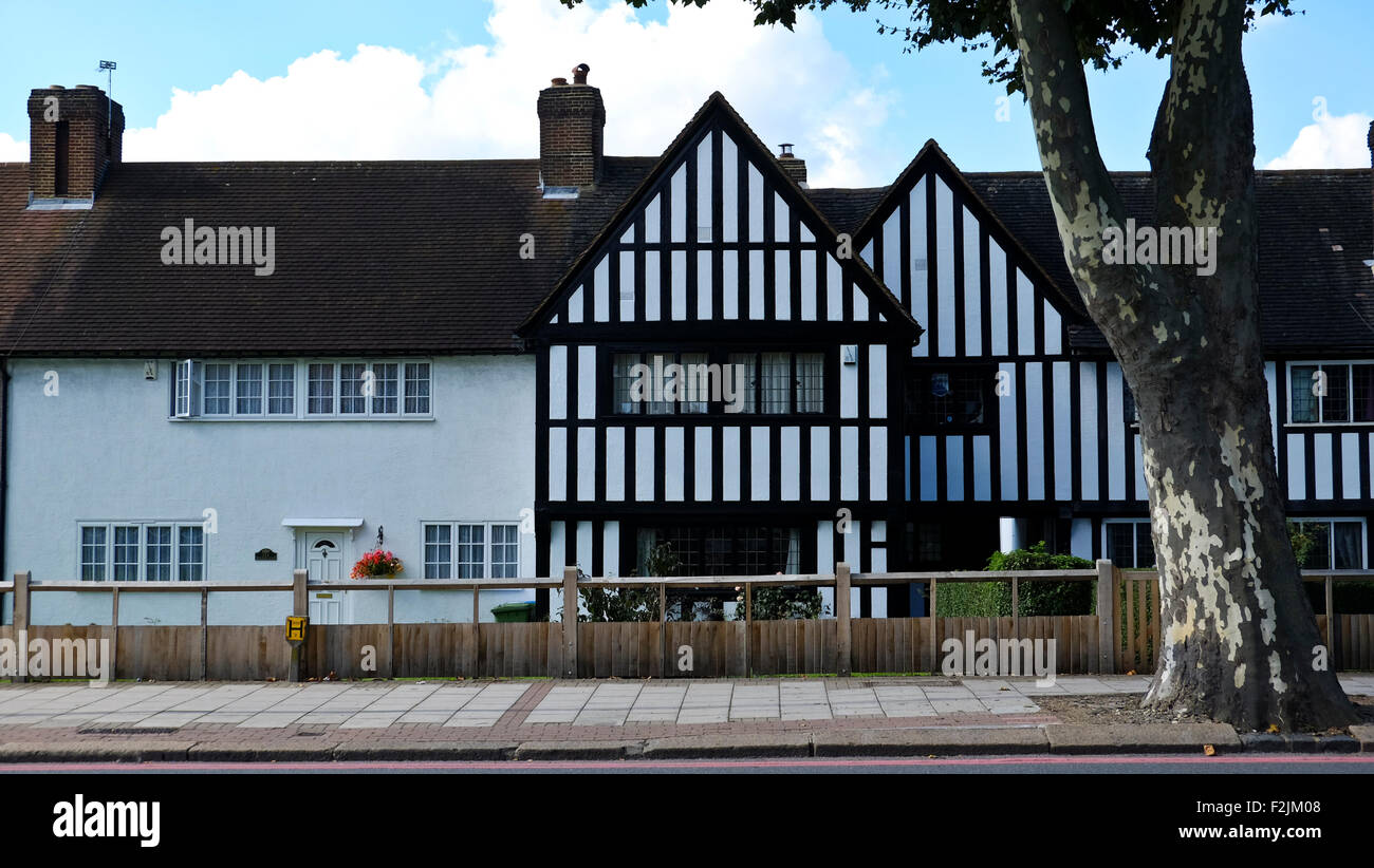 Mock tudor architecture immagini e fotografie stock ad alta risoluzione ...