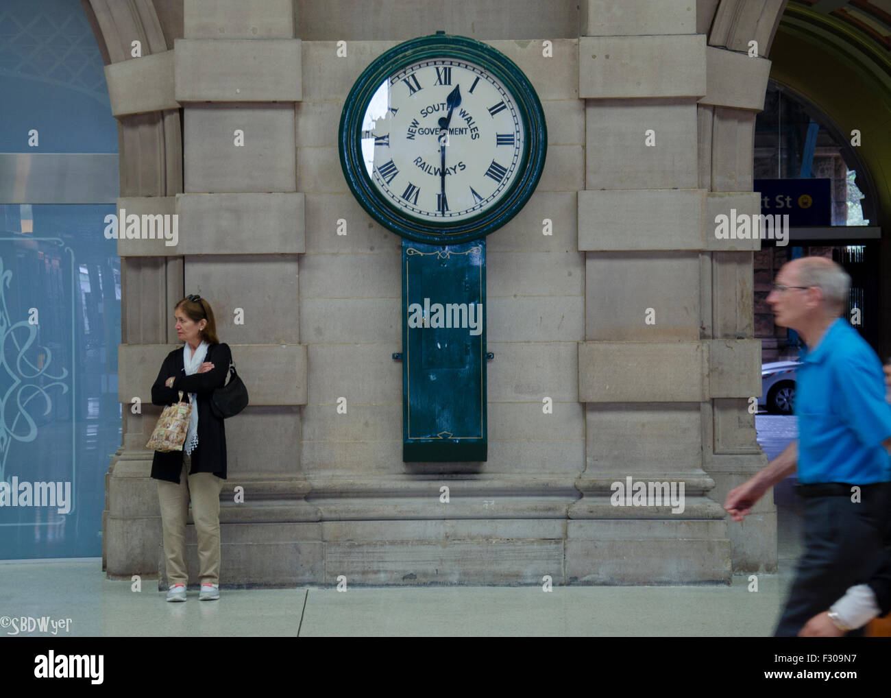 Grande vecchio orologio analogico immagini e fotografie stock ad alta ...