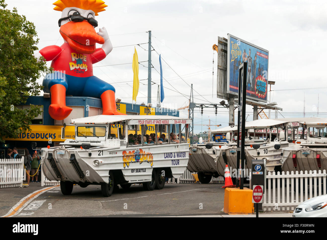 Inflatable duck immagini e fotografie stock ad alta risoluzione - Alamy
