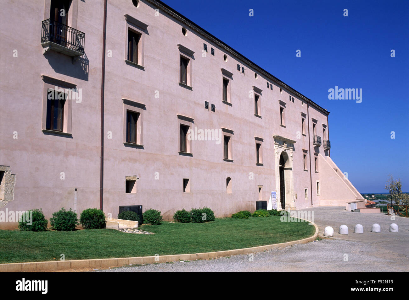 Castelli italiani immagini e fotografie stock ad alta risoluzione - Alamy