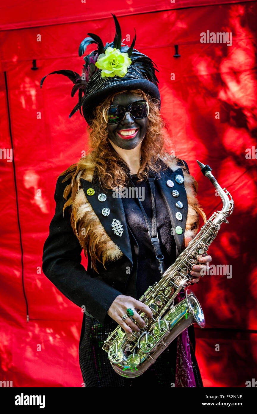 Costumi femminili femminili immagini e fotografie stock ad alta ...
