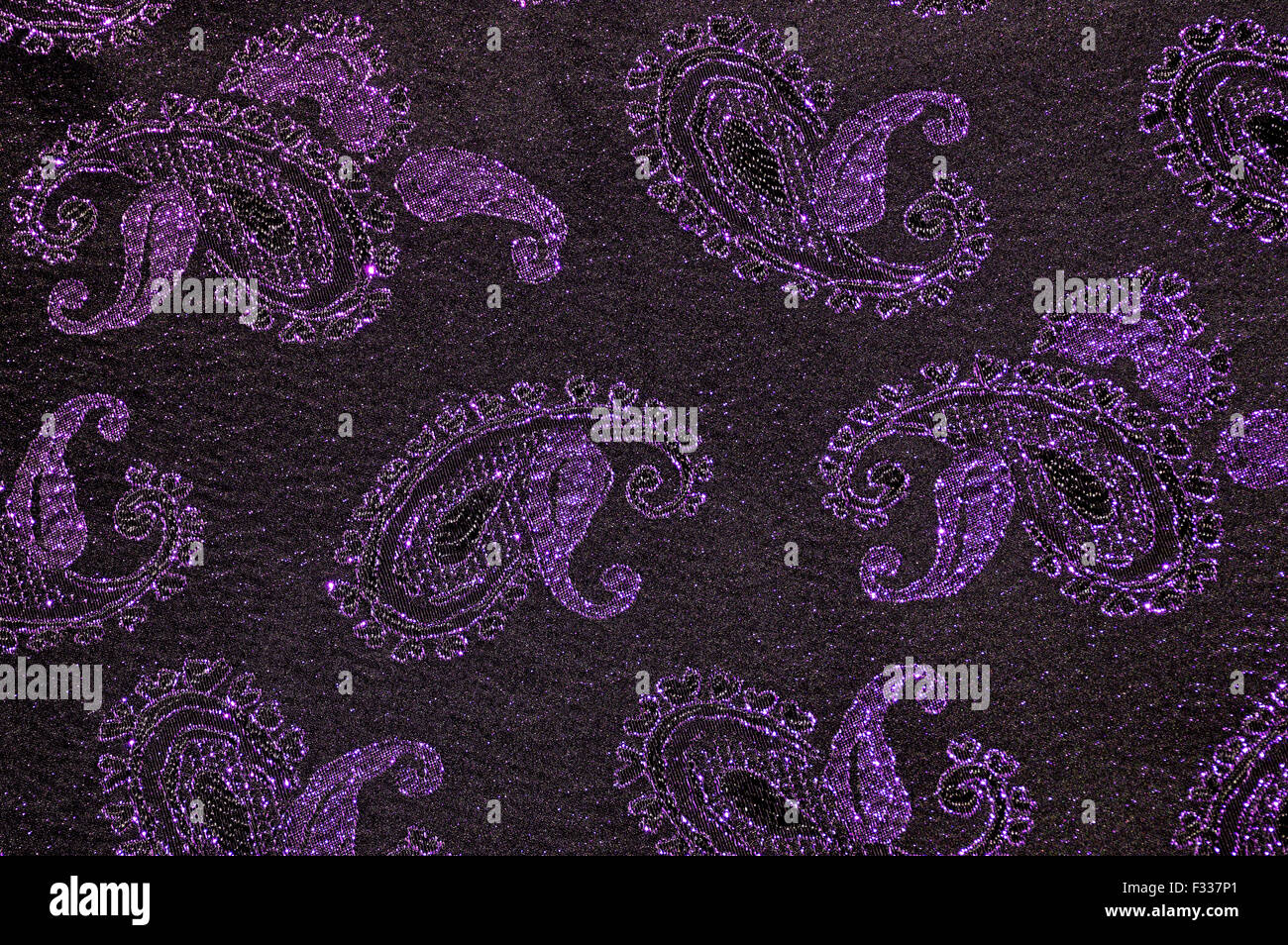 Sfondo nero e viola immagini e fotografie stock ad alta risoluzione - Alamy