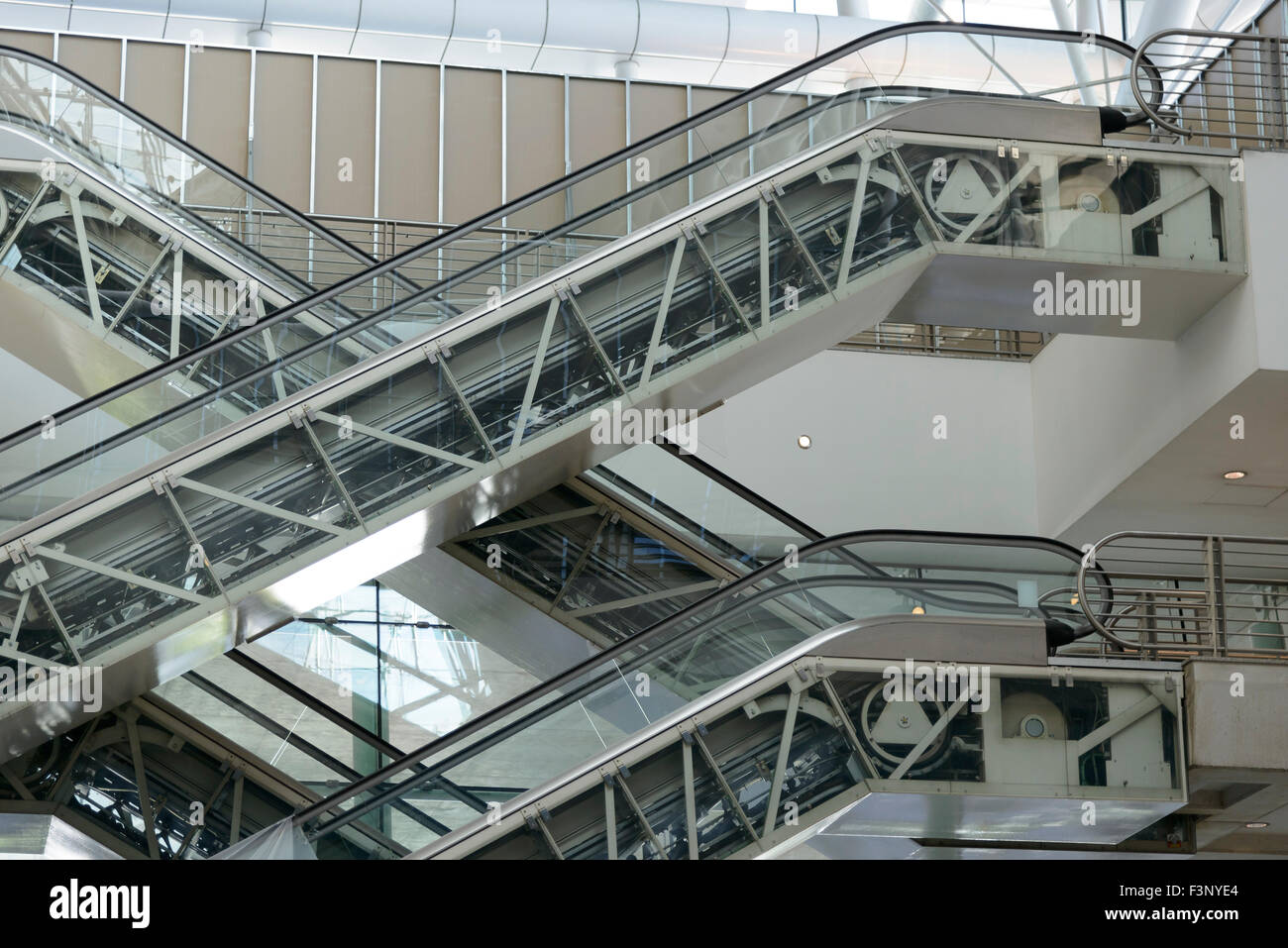 Vista sulle scale mobili immagini e fotografie stock ad alta ...