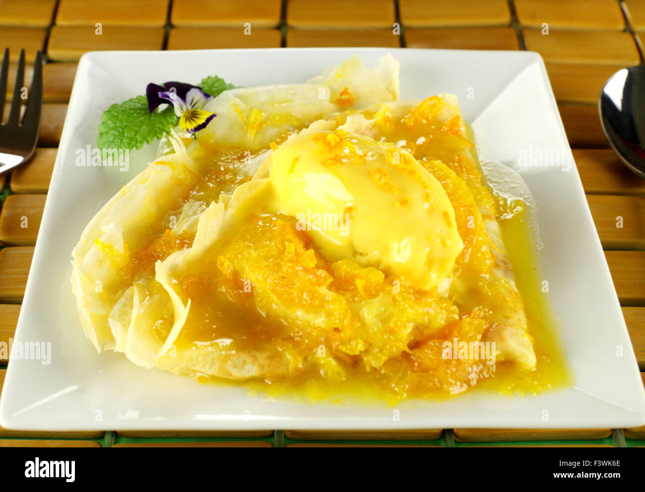 Crepes alla crema immagini e fotografie stock ad alta risoluzione - Alamy