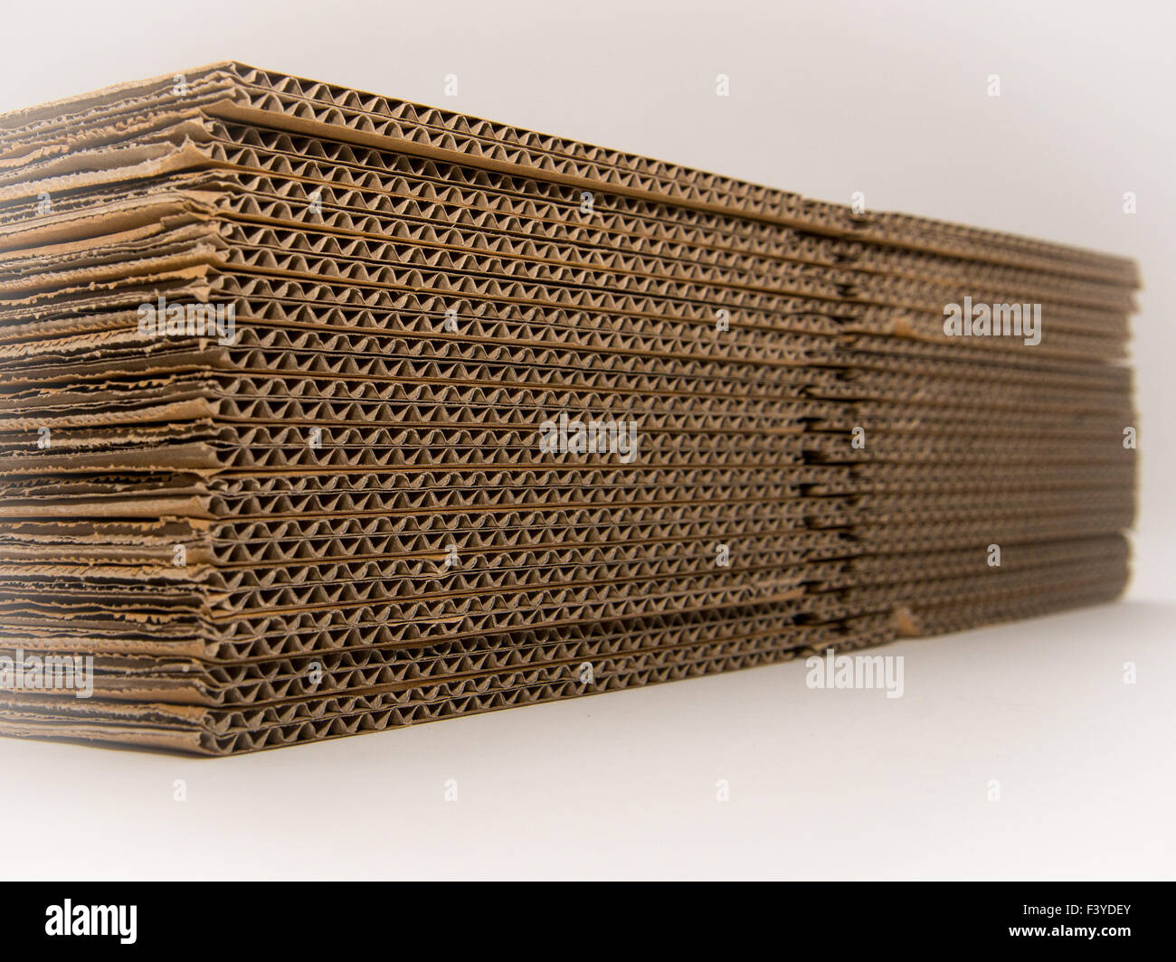 Taglio del cartone immagini e fotografie stock ad alta risoluzione - Alamy