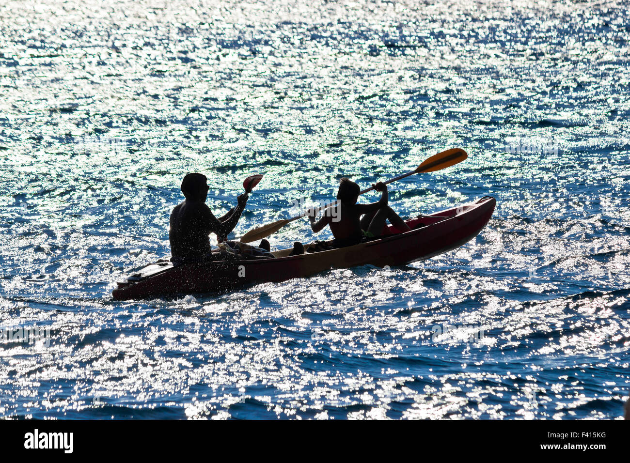 Sagoma di persona con kayak immagini e fotografie stock ad alta ...