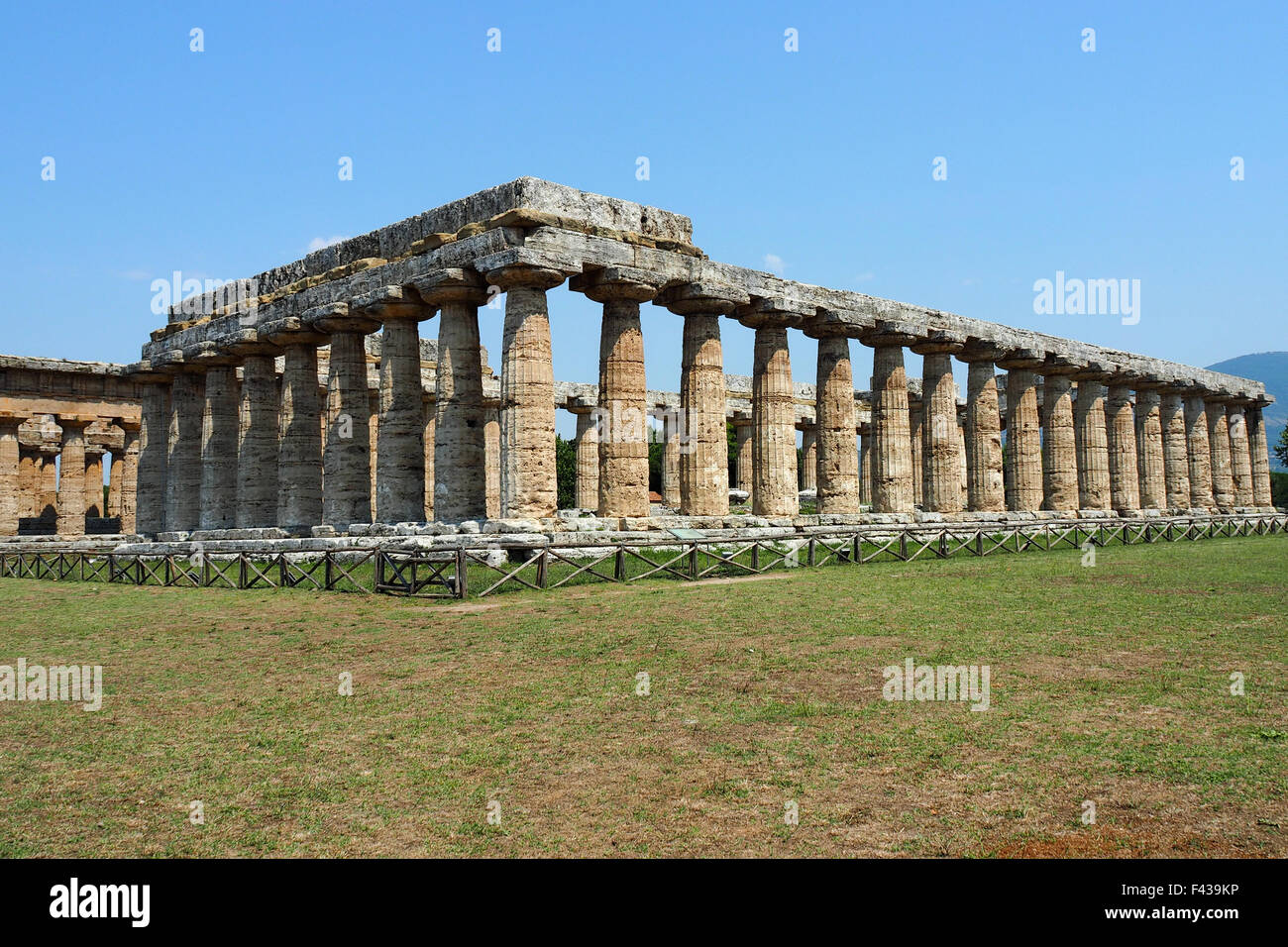 Colonne del tempio dorico di hera immagini e fotografie stock ad alta ...