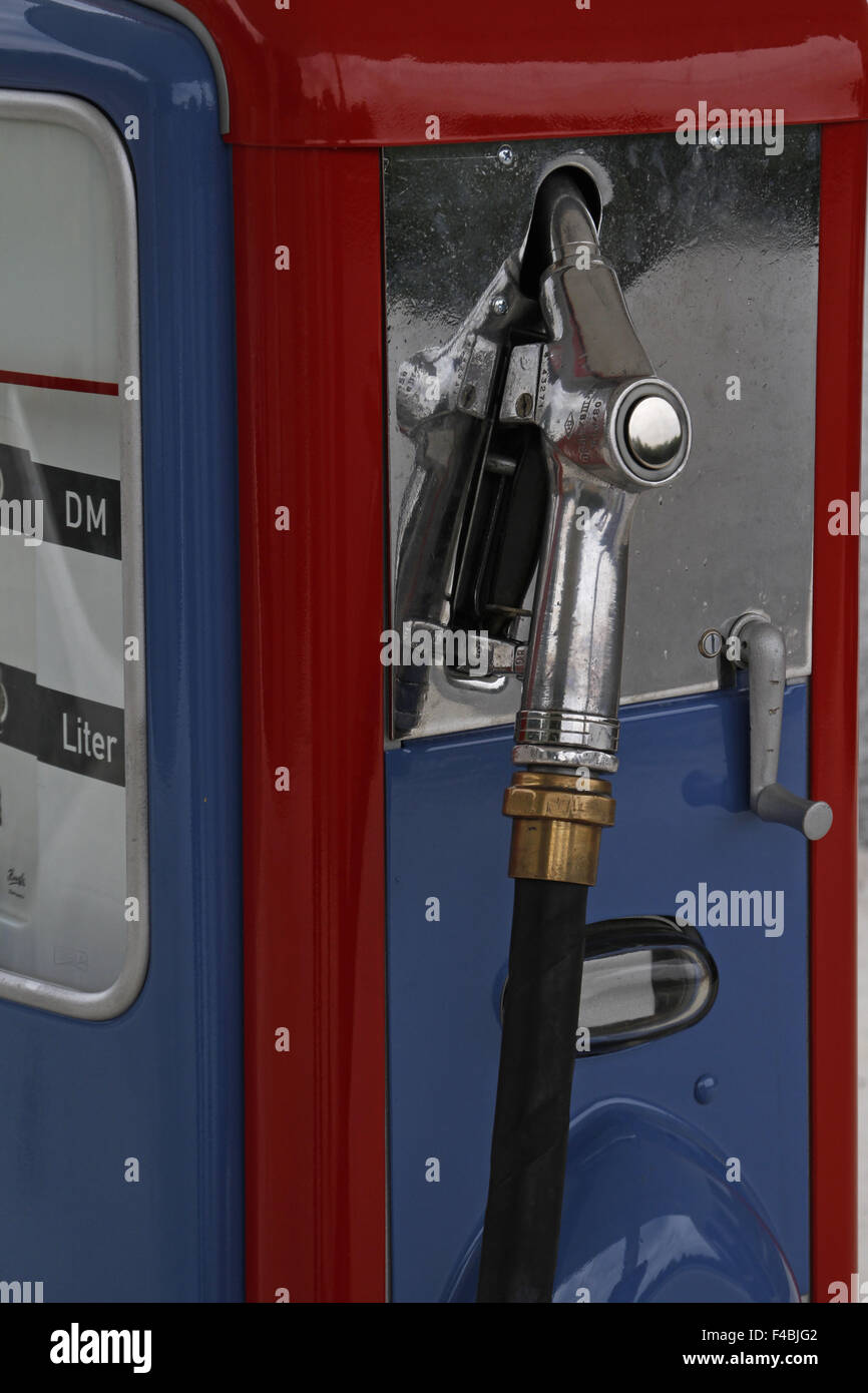 Pompa pompa benzina immagini e fotografie stock ad alta risoluzione - Alamy