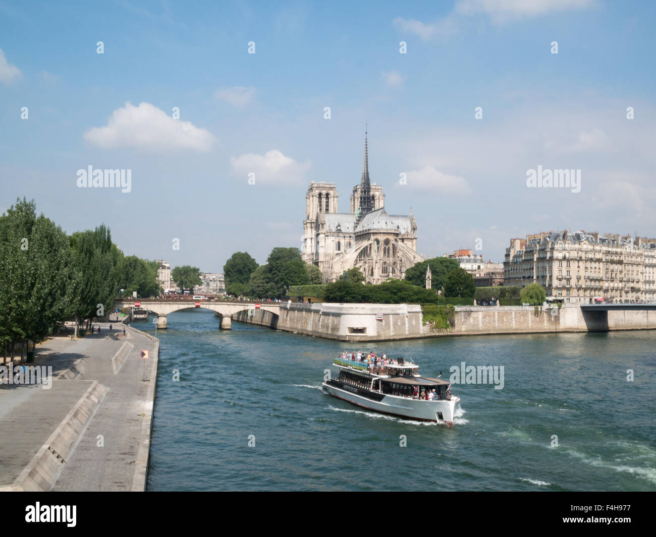 Cattedrale sul fiume senna immagini e fotografie stock ad alta ...