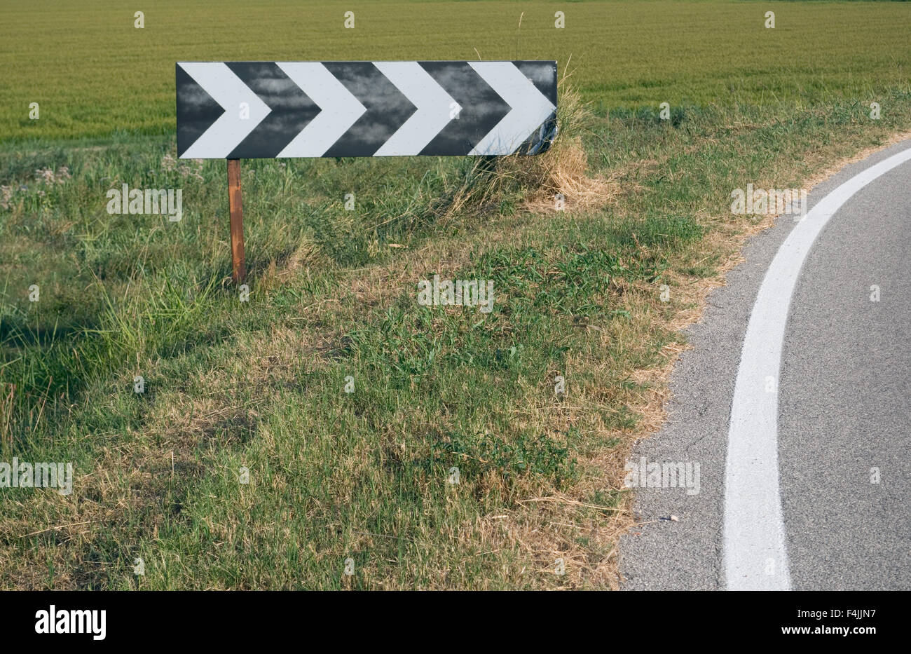 Cartello stradale curva immagini e fotografie stock ad alta risoluzione ...
