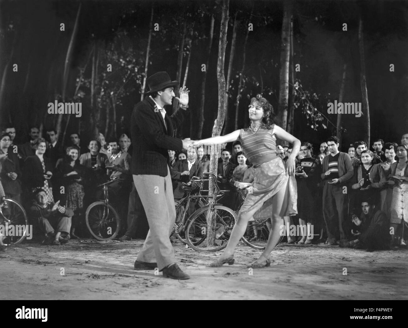 Silvana Mangano e Raf Vallone / Riso Amaro / 1949 diretto da Giuseppe ...