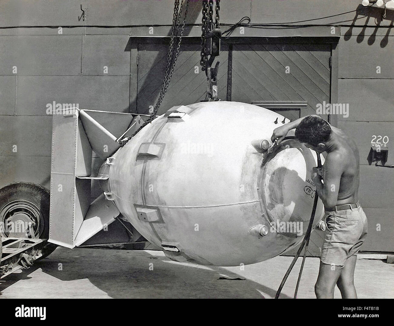 Assemblaggio della bomba nucleare immagini e fotografie stock ad alta ...