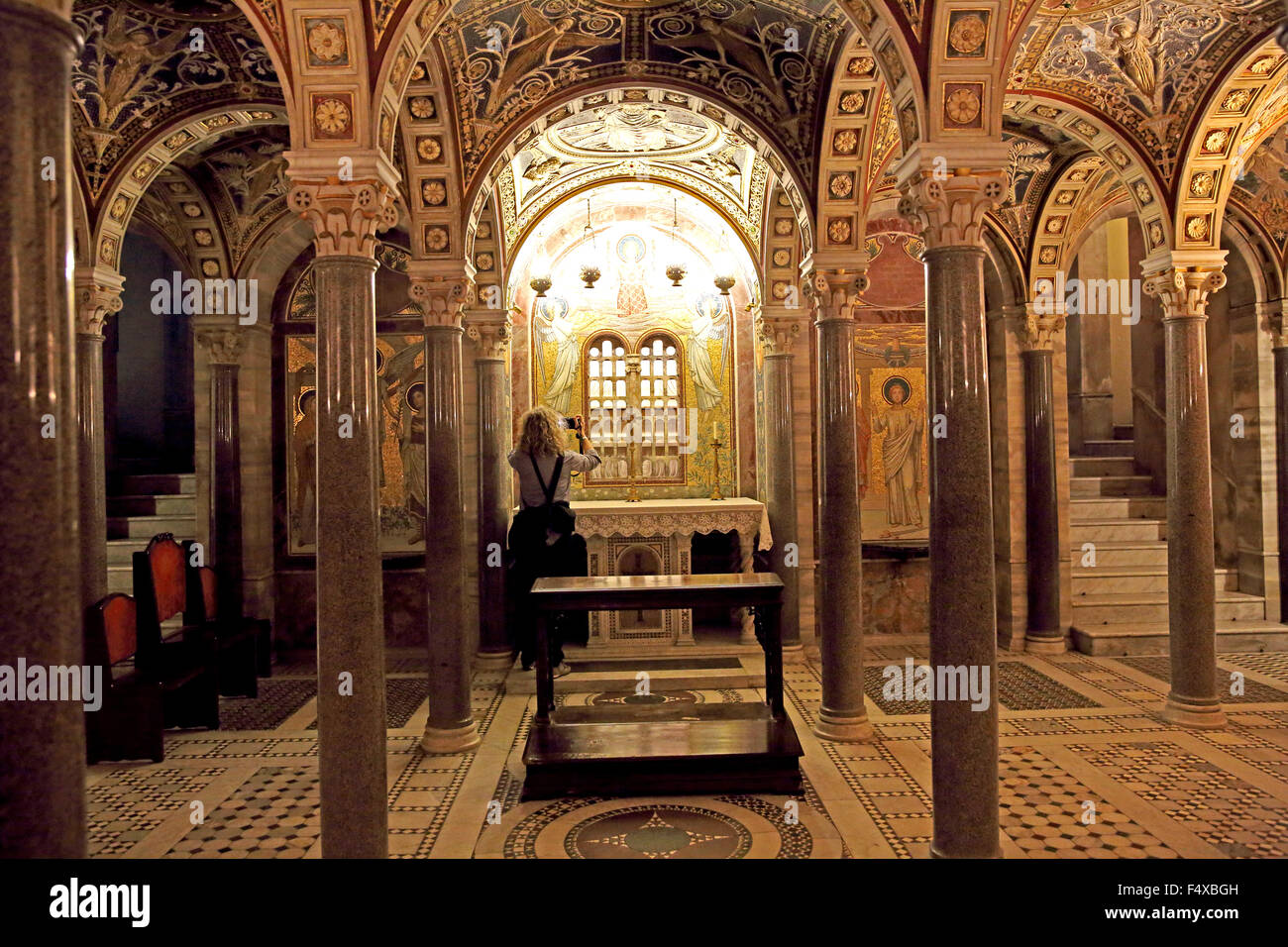 La cripta della Basilica di Santa Cecilia in Trastevere a Roma Foto ...