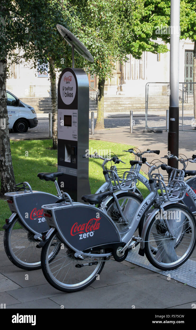Belfast bike docking station cattedrale di st immagini e fotografie ...