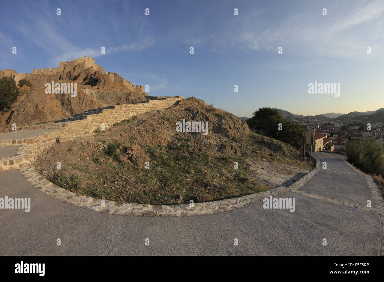 Ampio angolo di visione del rinnovato recentemente scalinata che ...